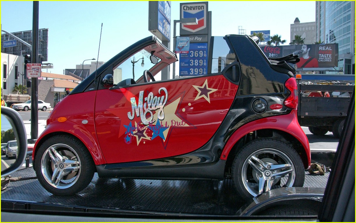 Full Sized Photo of miley cyrus car 01 Photo 1028941 Just Jared - THE CARS