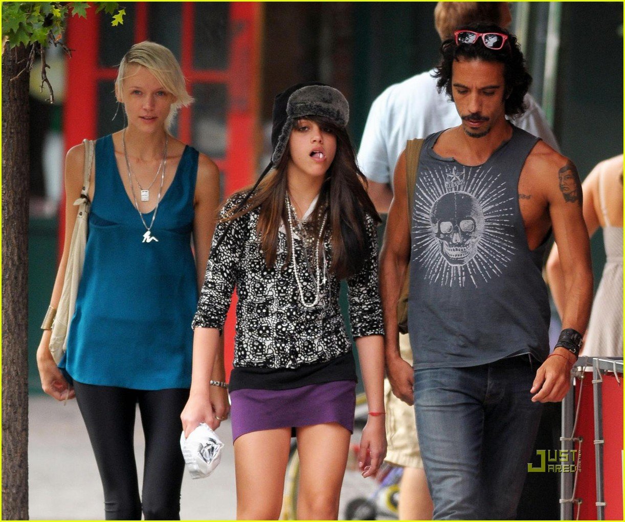 Lourdes Leon: American Apparel Pit Stop: Photo 2196271 | Carlos Leon ...